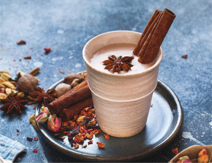 Maak zelf een heerlijke Chai latte met hojicha groene theepoeder